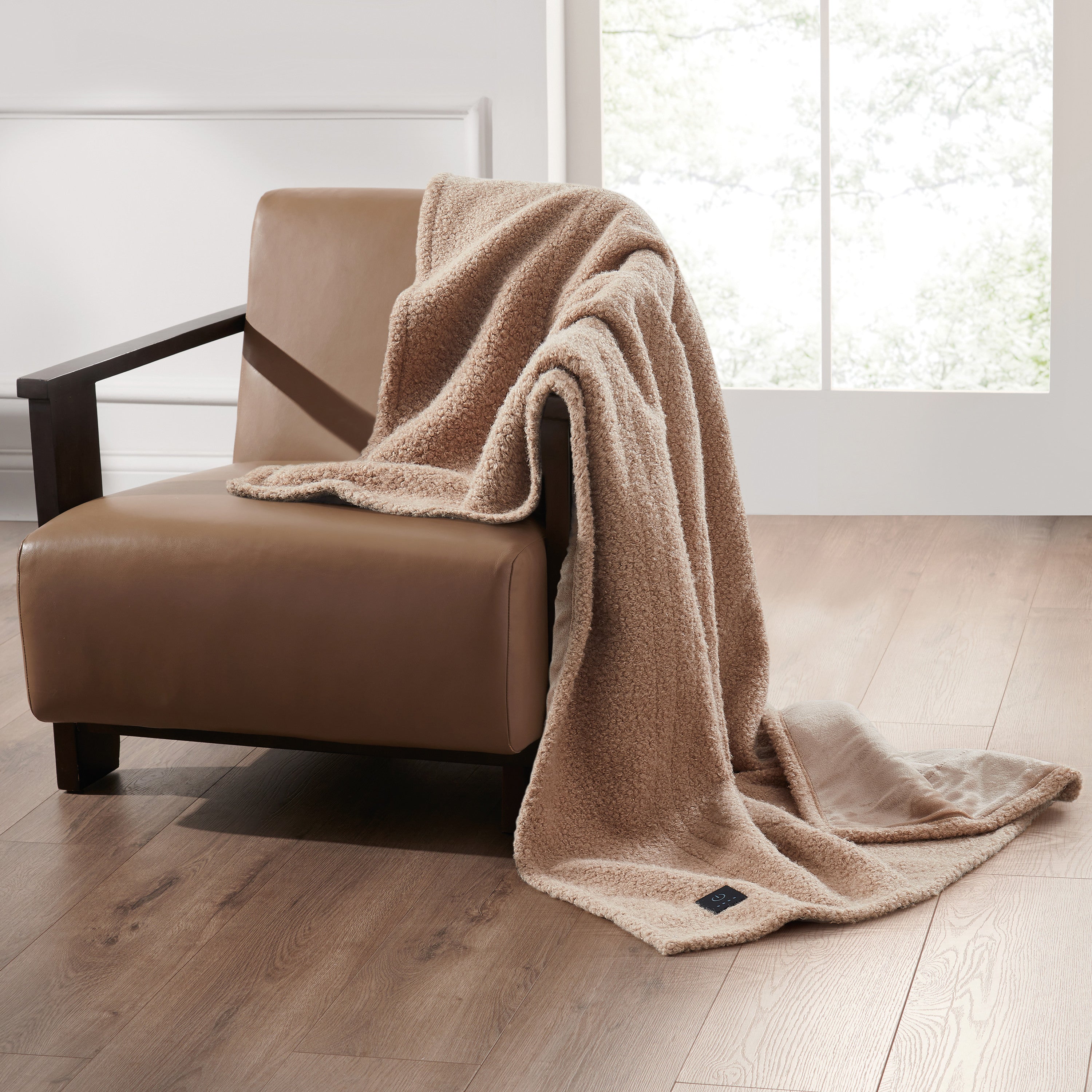 Brookstone Coziest Heated Throw – decoratd